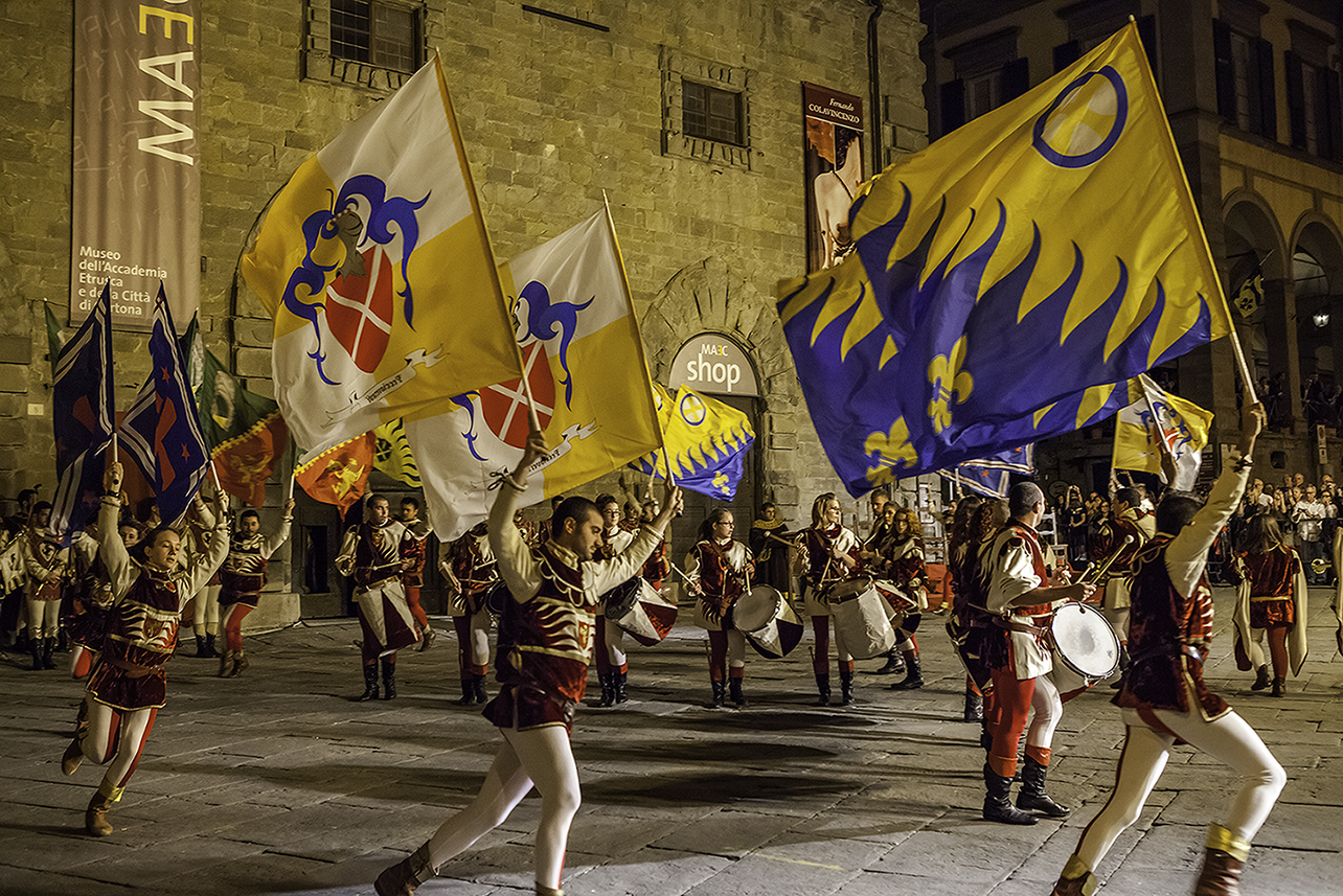 Sketching People in Action at the Cortona Flag Tossing Festival ...